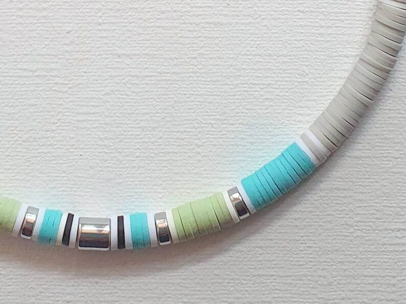 Collier heishi de surfeur blanc, turquoise et vert amande. Collier de ...