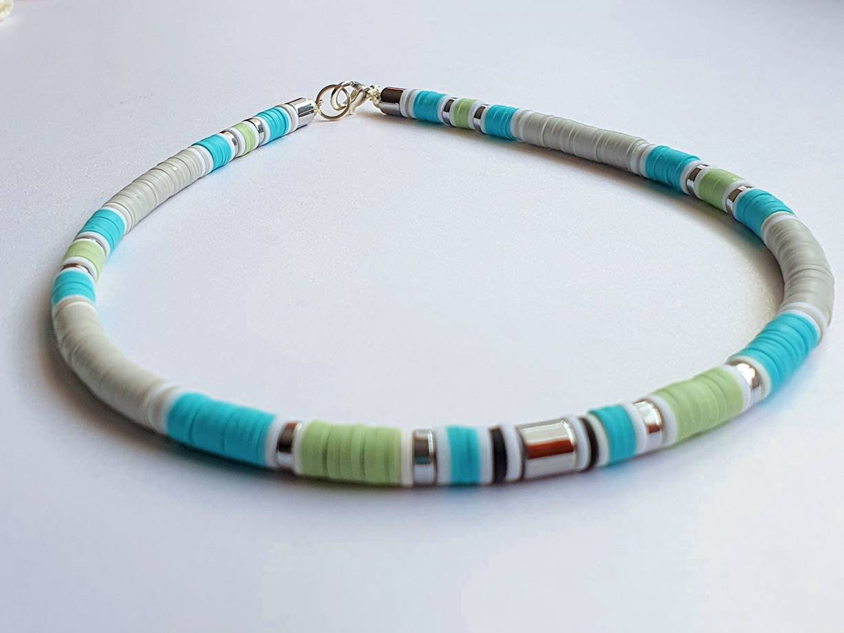 Collier heishi de surfeur blanc, turquoise et vert amande. Collier de ...
