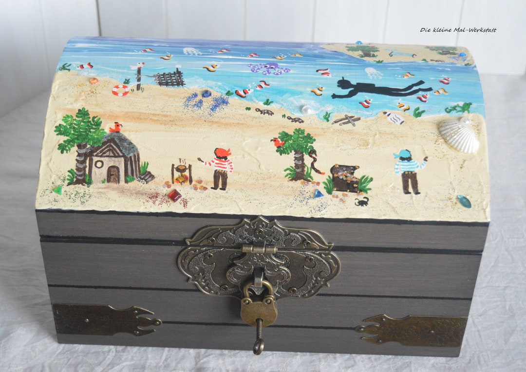 Treasure Chest Large Pirate Chest Made of Brown Hand-painted Wood With ...
