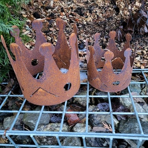 Rusty, Beautiful Crowns for Your Garden, Medium Size, Crowns Made of ...