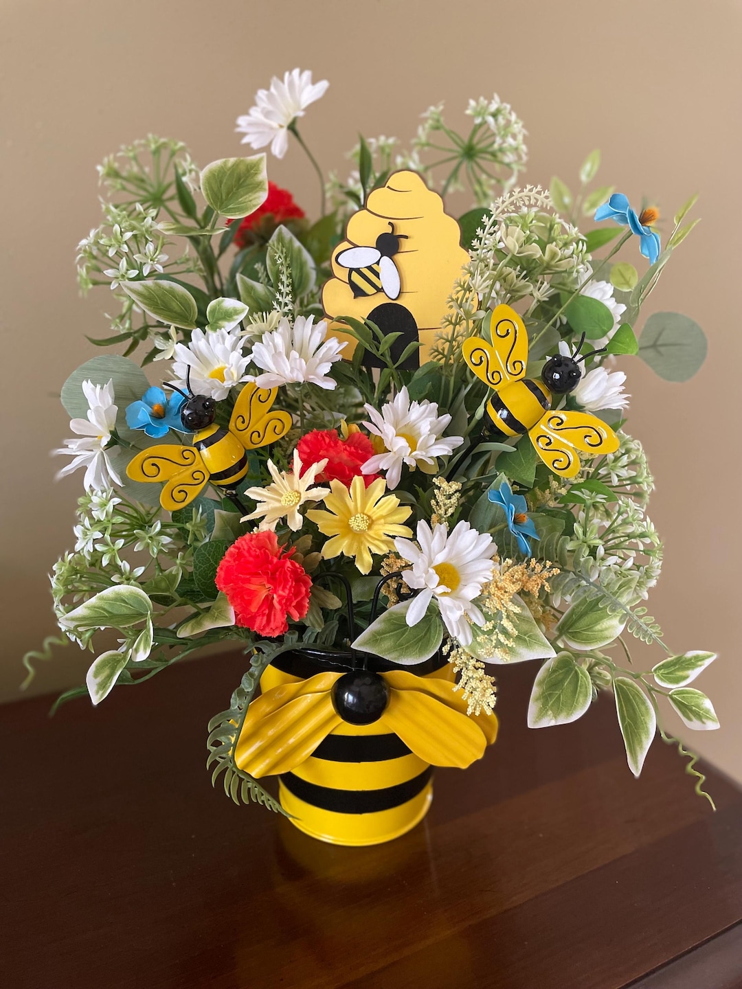 Summer Bee Centerpiece, Cute Bumble Bee and Bee Hive Kitchen Table ...