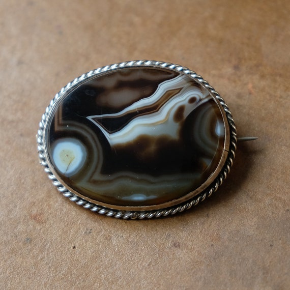 Antique Victorian Silver and Banded Agate Brooch, Ova… - Gem
