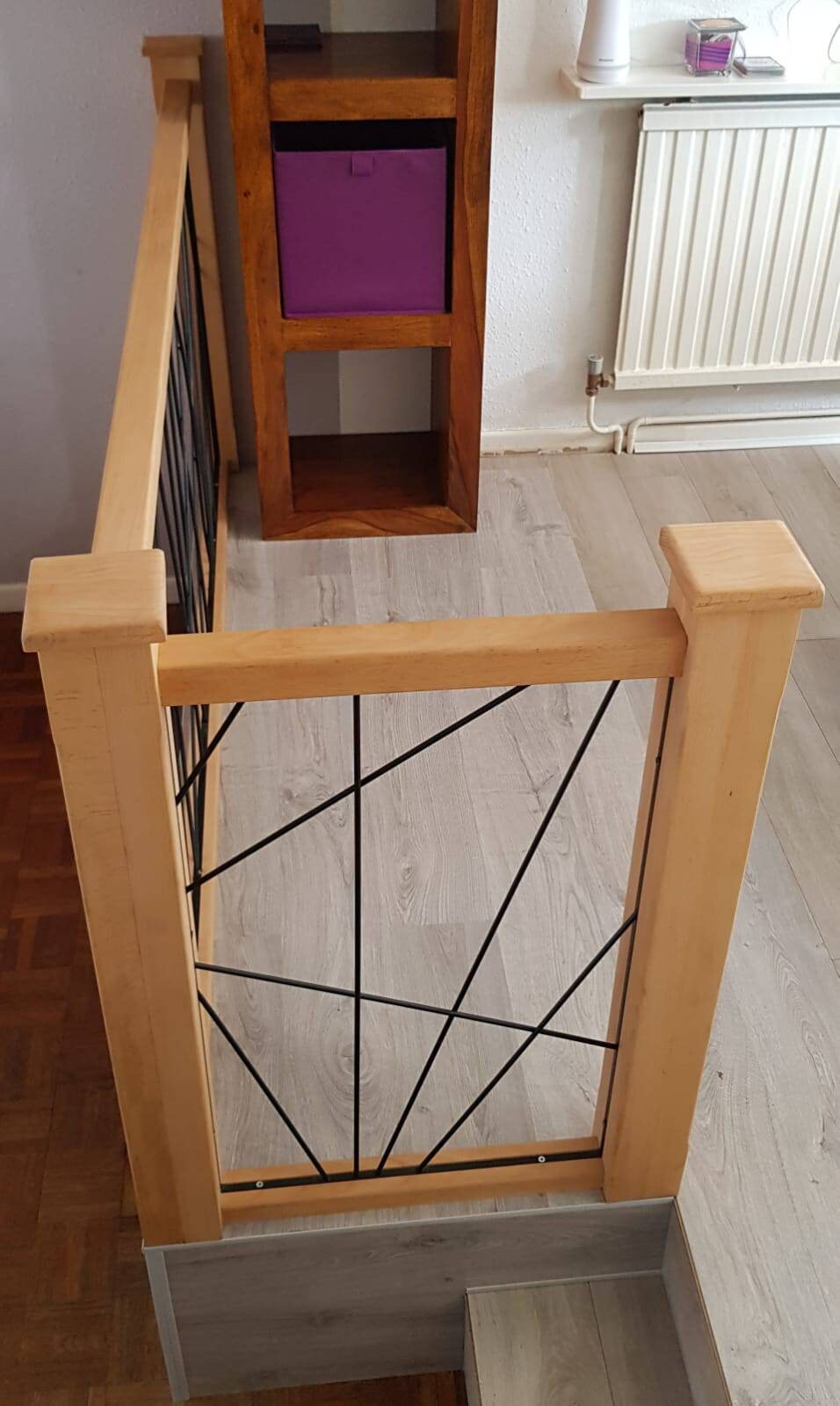 Dividing Rail / Handrail With Interlinking Natural Effect Metal Rods ...