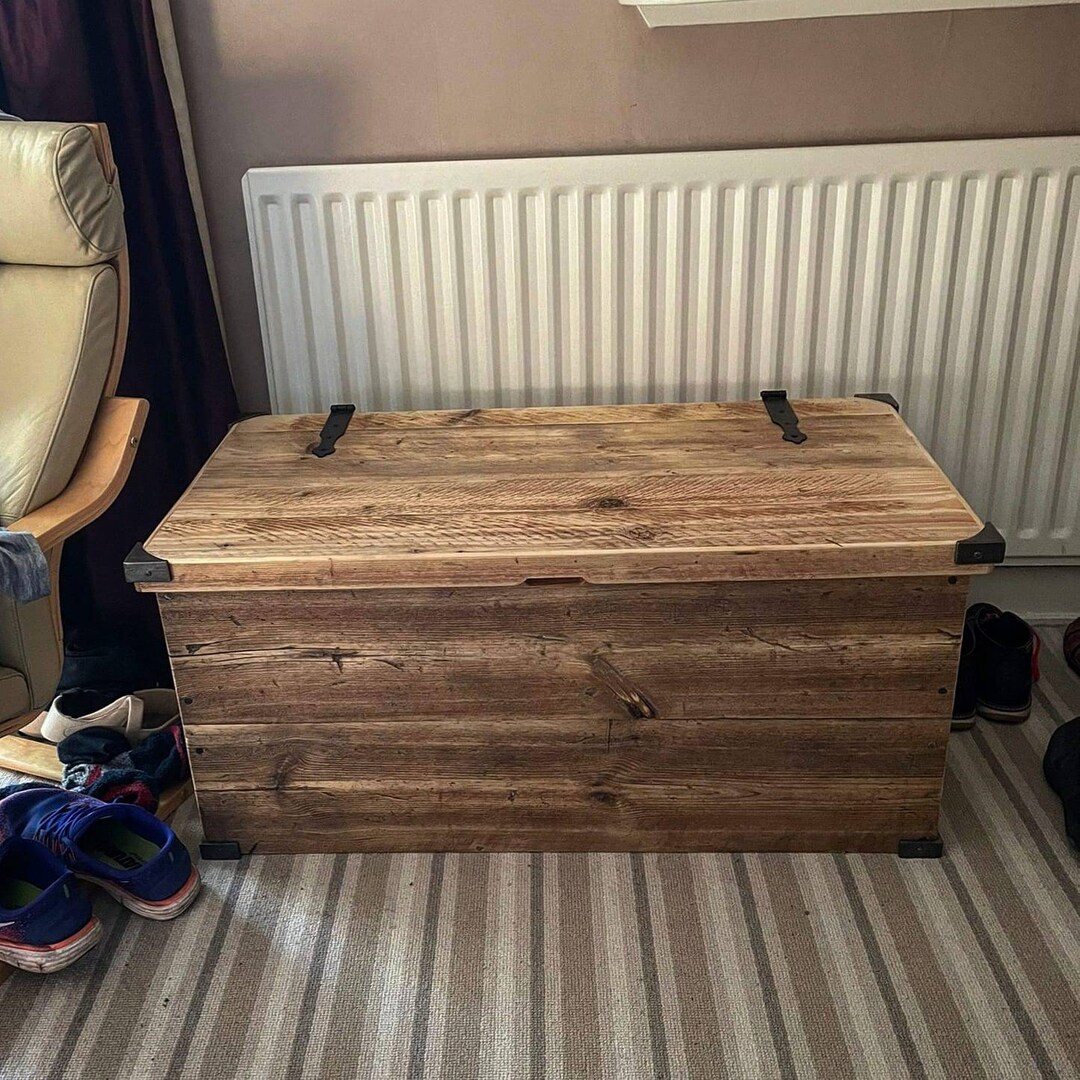 Trunk / Chest / Storage Box With Lid in a Rustic Style Using Reclaimed ...