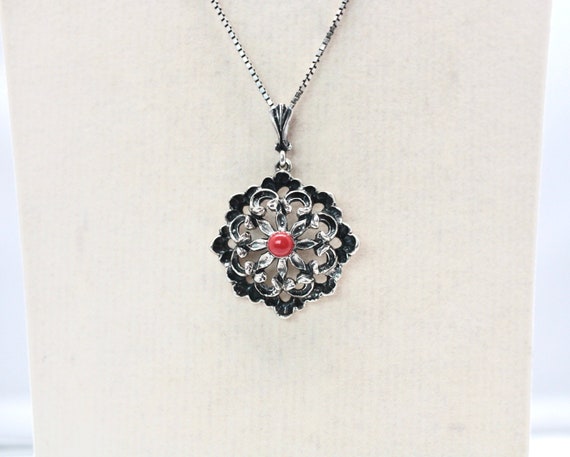 Vintage 835 silver filigree pendant with coral and ch… - Gem