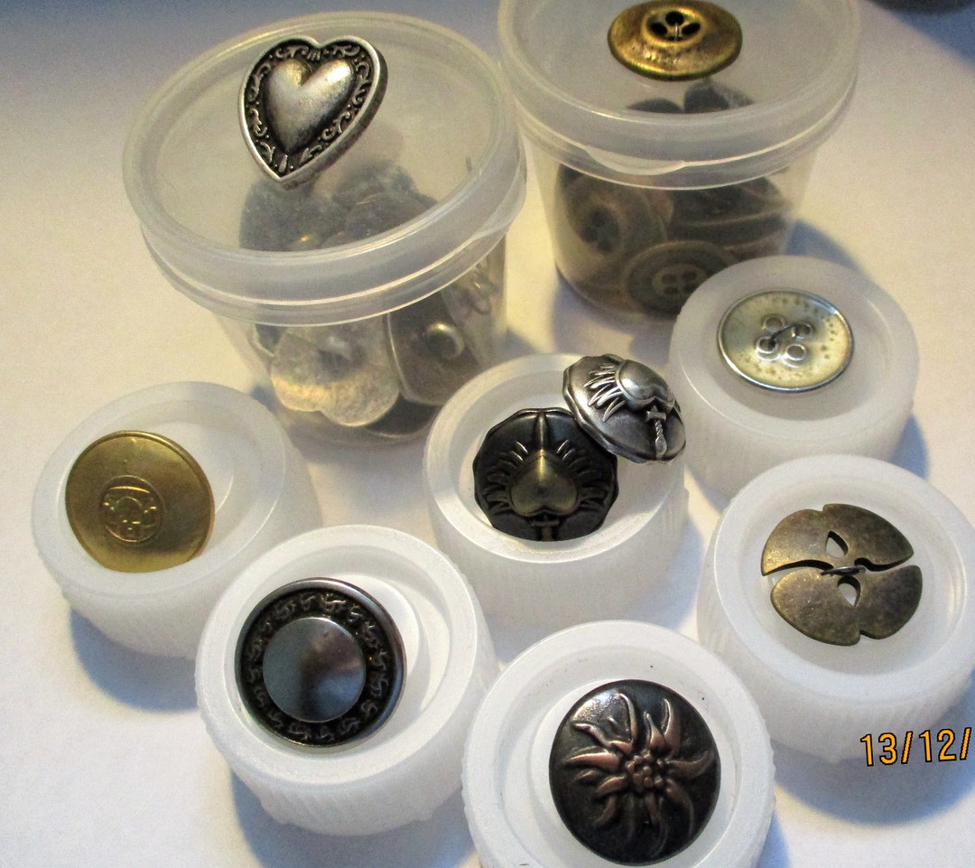 9 Types of Buttons to Choose From, 6 Pieces Each, 17 18 Mm, 2-hole ...