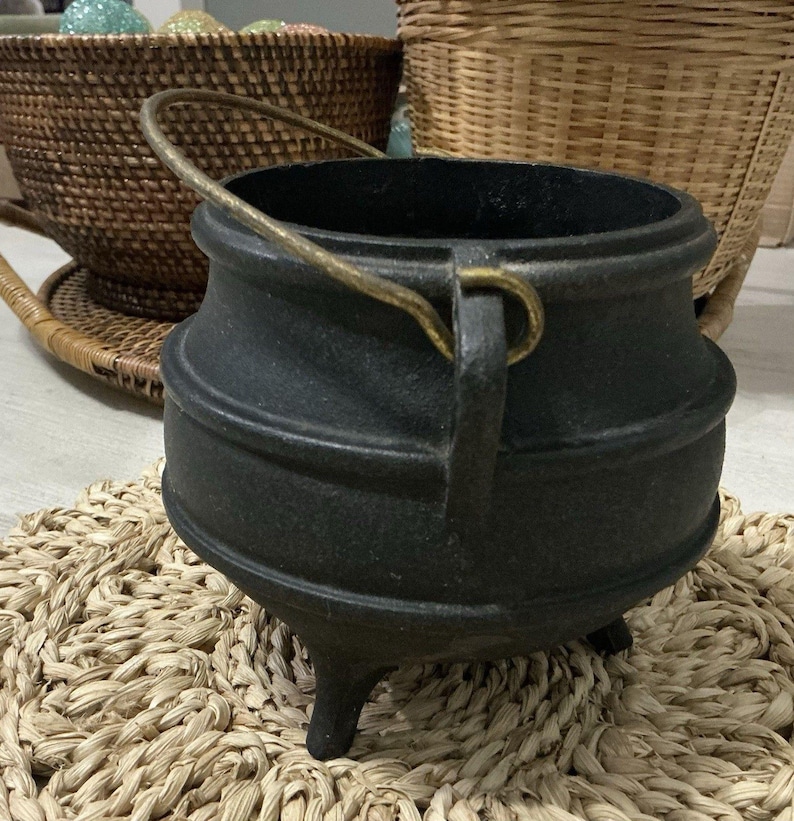 Antique Cast Iron Bean Pot Gypsy Kettle 3 Leg Pot 5.5in - Etsy