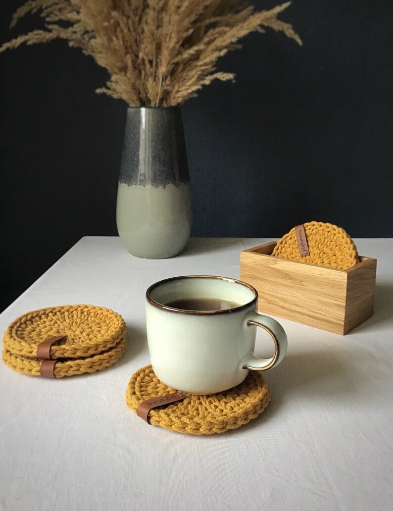 Set of 4 Coasters in a Wooden Storage Box, Round Hot Mug and Cup ...