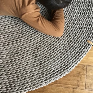 Chunky and Fluffy Crochet Round Rug, Handwoven Carpet With a Minimalist ...