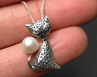 Cat pearl necklace | Etsy