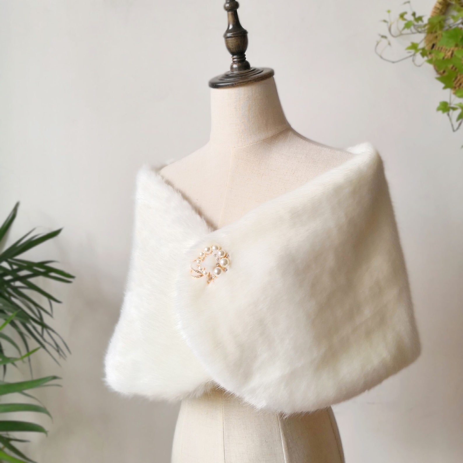 White Faux Fur Bridal Wrap, Wedding Fur Shrug, Fur Wrap, Bridal Faux ...