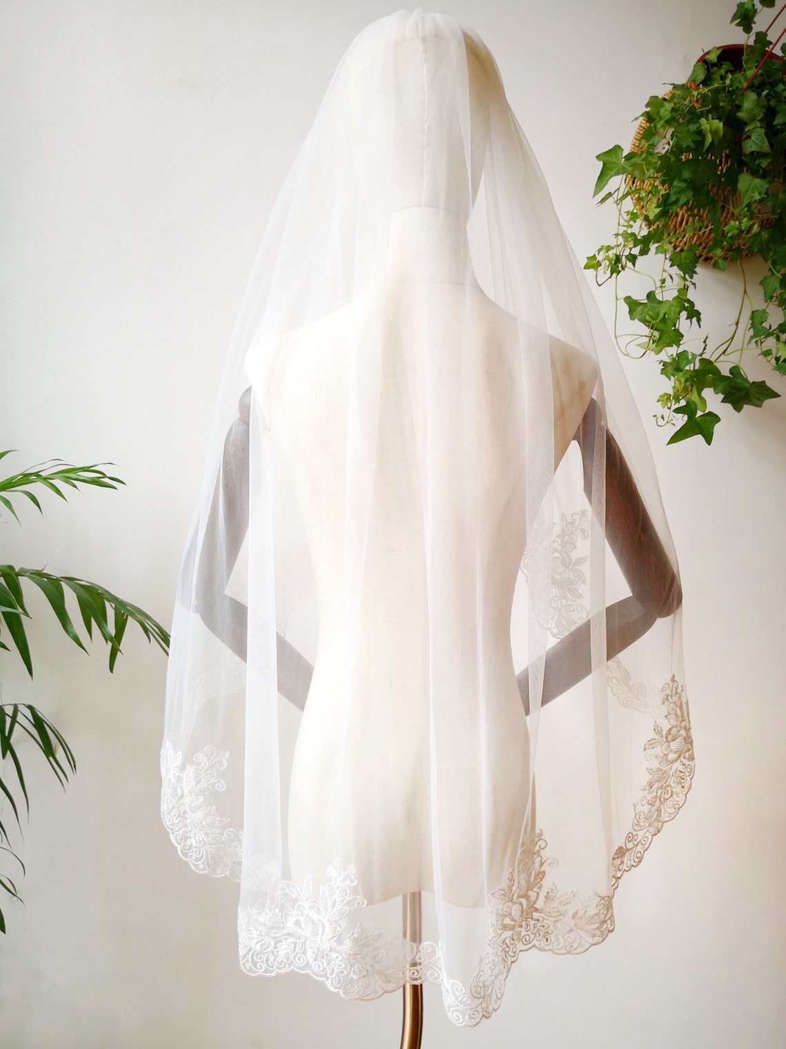 Floral Lace Fingertip Wedding Veil With Comb, Bridal Veil, One Tier ...