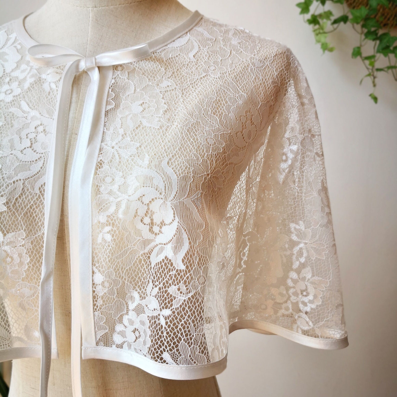 Black/ivory Bridal Capelet, Bridal Lace Cover Up, Wedding Dress Topper ...