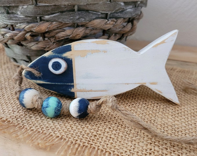 Hanging Wood Fish. Beach, Seaside Decor. Eco-responsible Artisanal ...