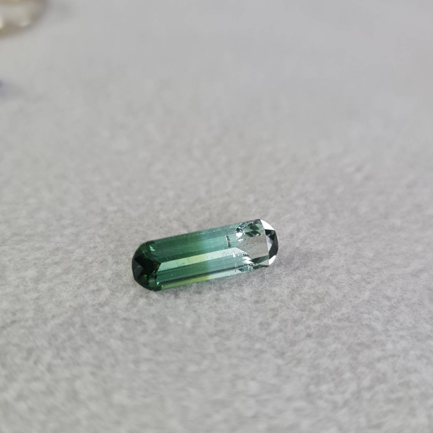 Bi color tourmaline green and colorless tourmaline. 2.96ct | Etsy