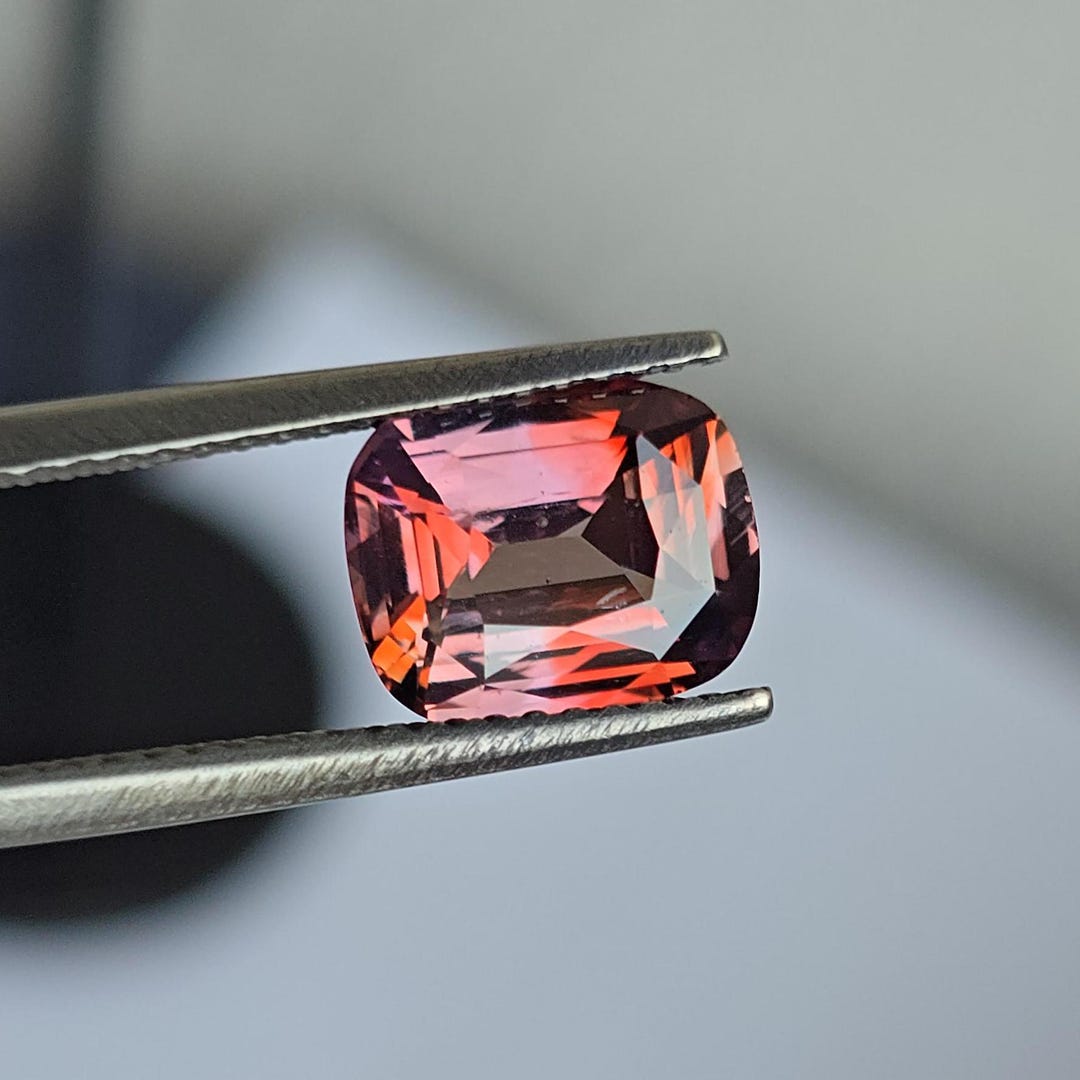 Natural Sapphire, Multi Color Sapphire. 2.52ct. , Orange - Green/brown ...