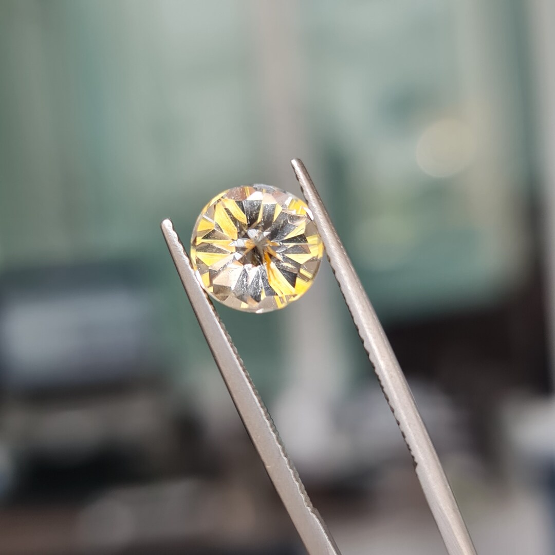 Faceted Golden Quartz. Optical Illusion. 2.31ct Natural Fine Golden ...