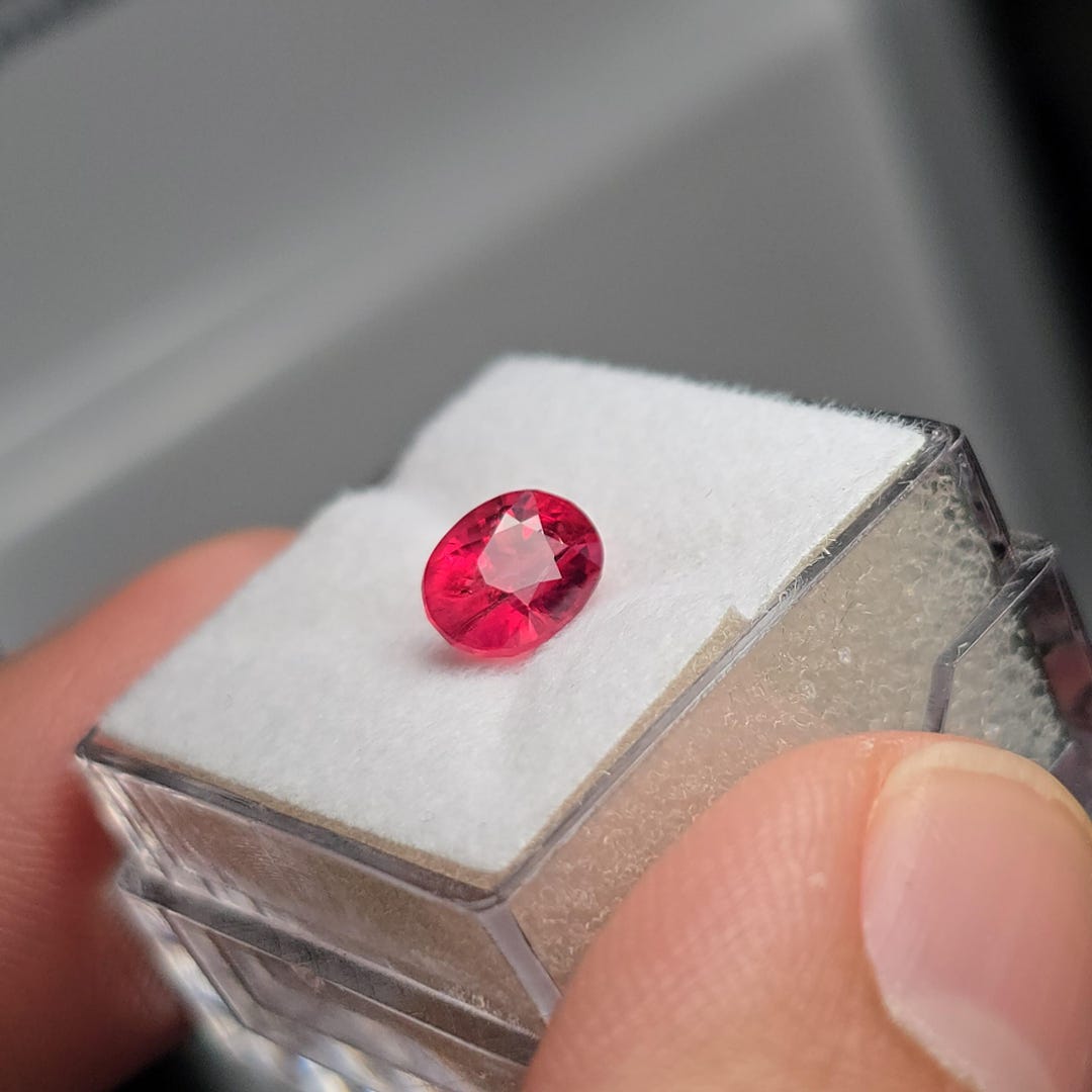 Vivid Red Spinel, 1.37ct. Rare Color. Oval Shape. Natural No Treatment ...