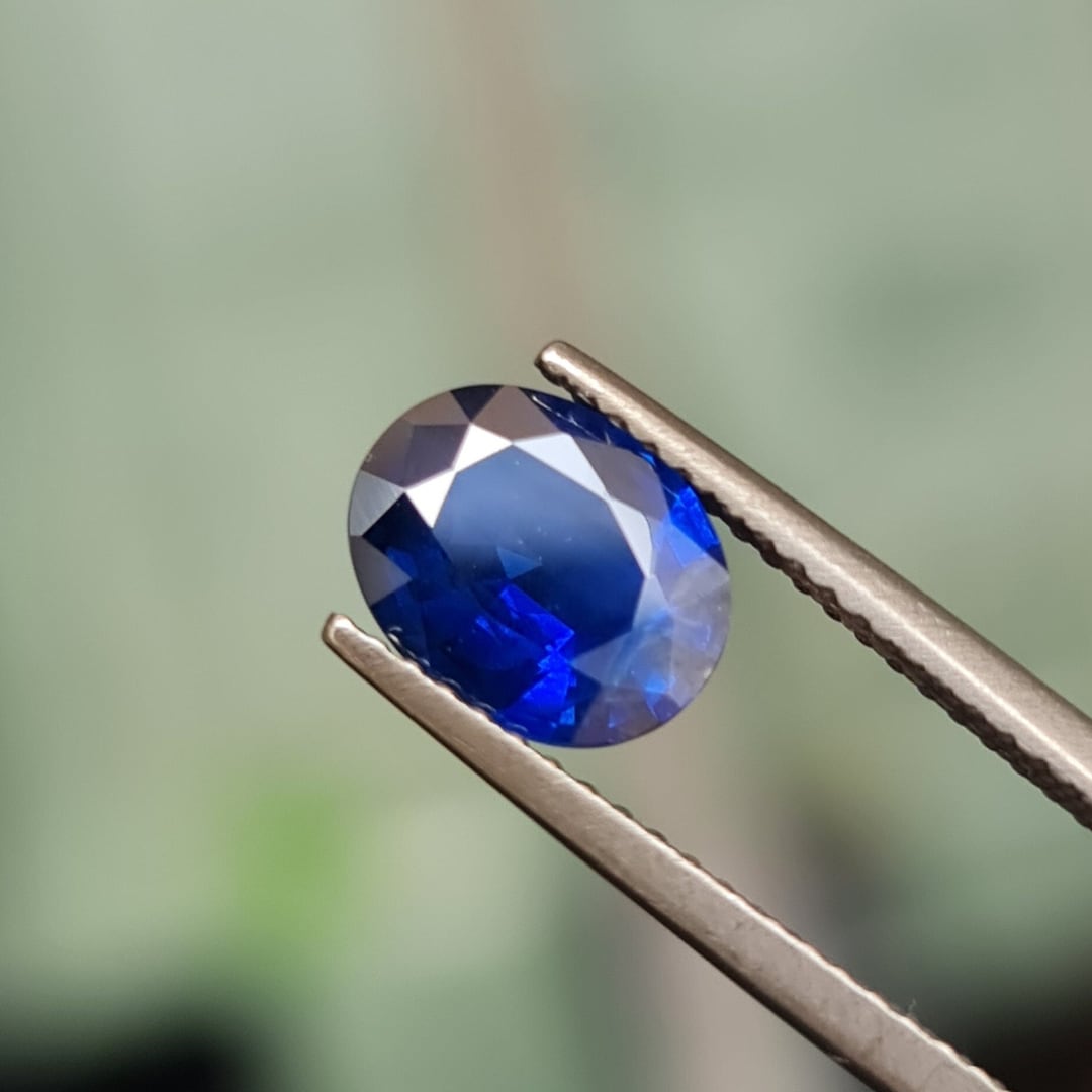 Natural Corundum, Sapphire 1.71ct Royal Blue Sapphire. Oval. Certified ...