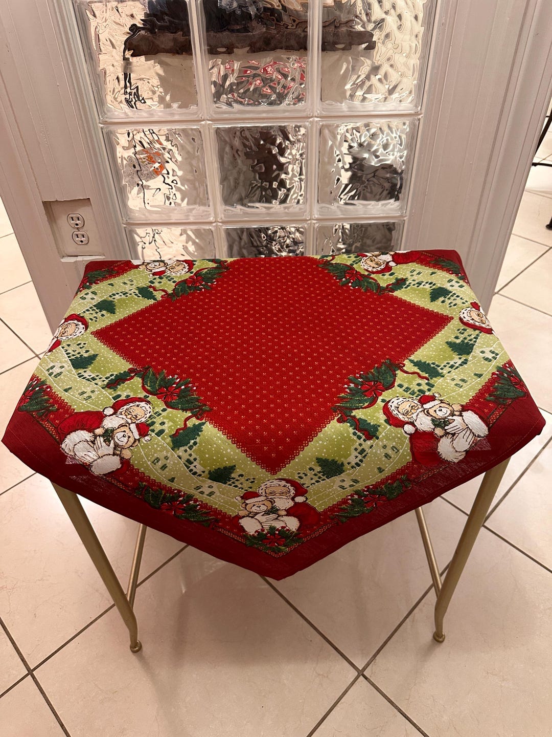 Red Christmas Holiday Table Topper - 30 Inch Square for Small Accents ...
