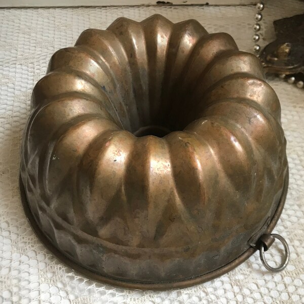 Antique Cake Pan - Etsy