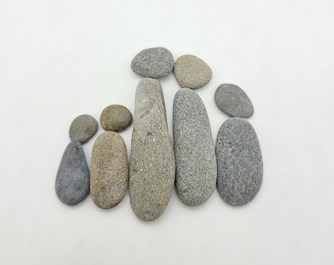 Pebble Family, Five Pebble People, Rock Person, Diy Rock Art, Diy ...