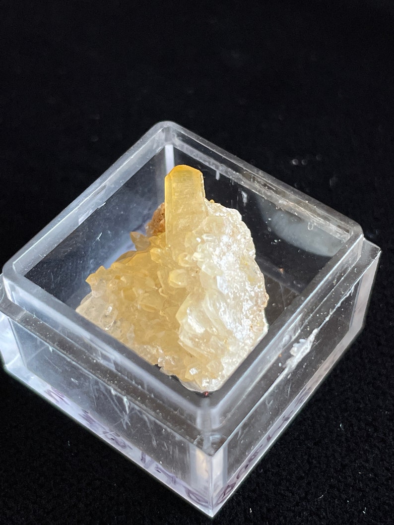 Quartz - Japan Law Twins - Micromount Crystal - San Pedro Mine, New ...