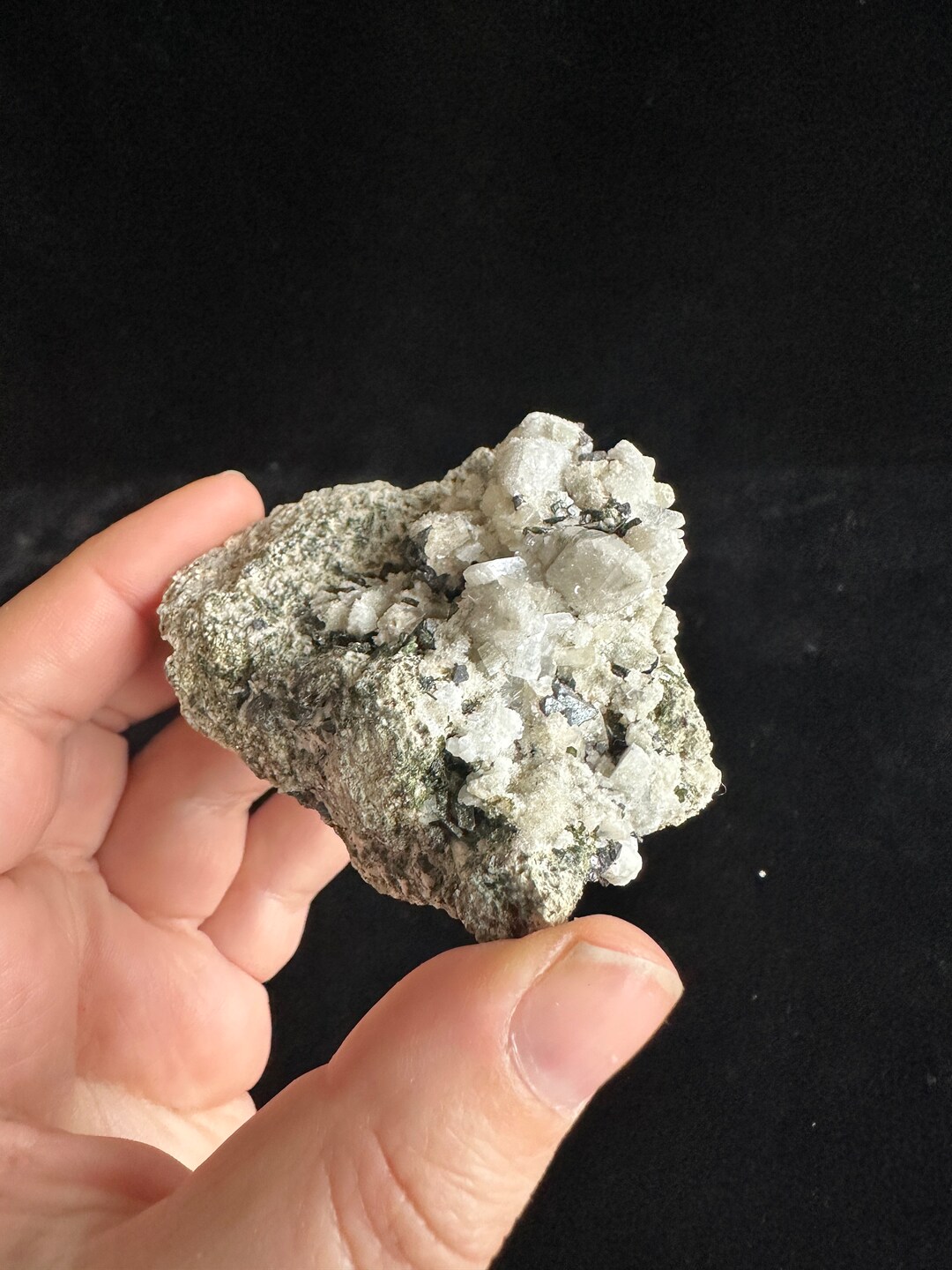 Stilbite on Calcite on Magnetite on Chrome Diopside - Crystal Cluster ...