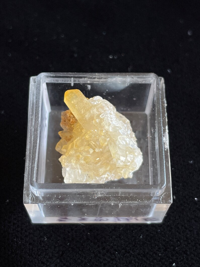 Quartz - Japan Law Twins - Micromount Crystal - San Pedro Mine, New ...