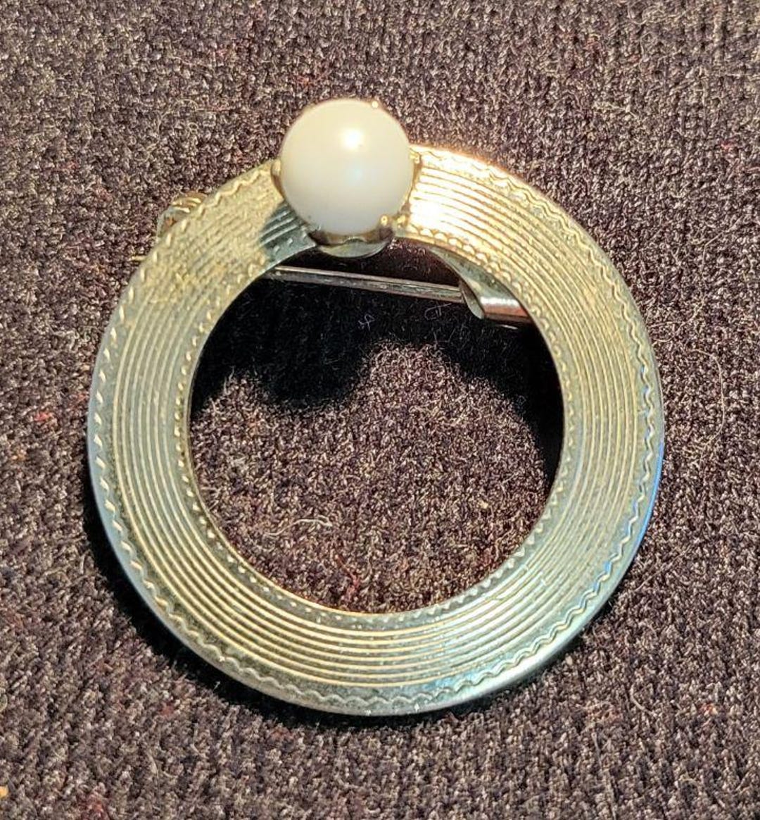 Vintage Circle Pin With Faux Pearl - Etsy