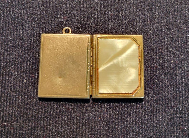 Vintage Mother of Pearl Locket - Etsy