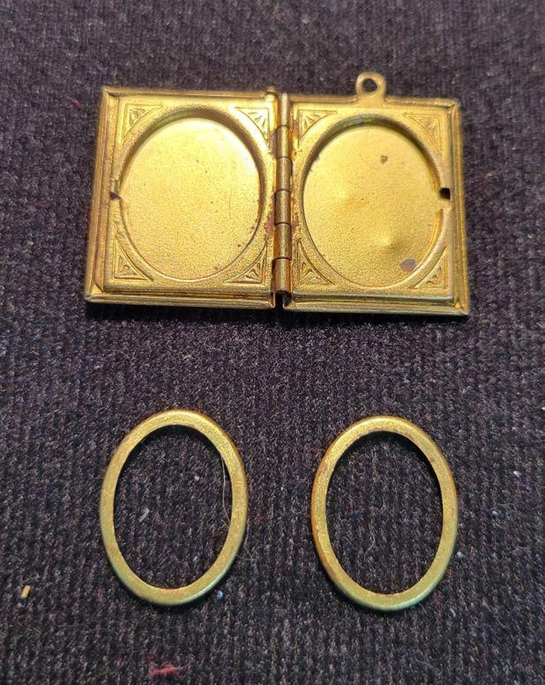 Vintage Mother of Pearl Locket - Etsy