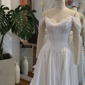 Vintage Corset Silk Wedding Dress With Basque Waistline & Detachable ...