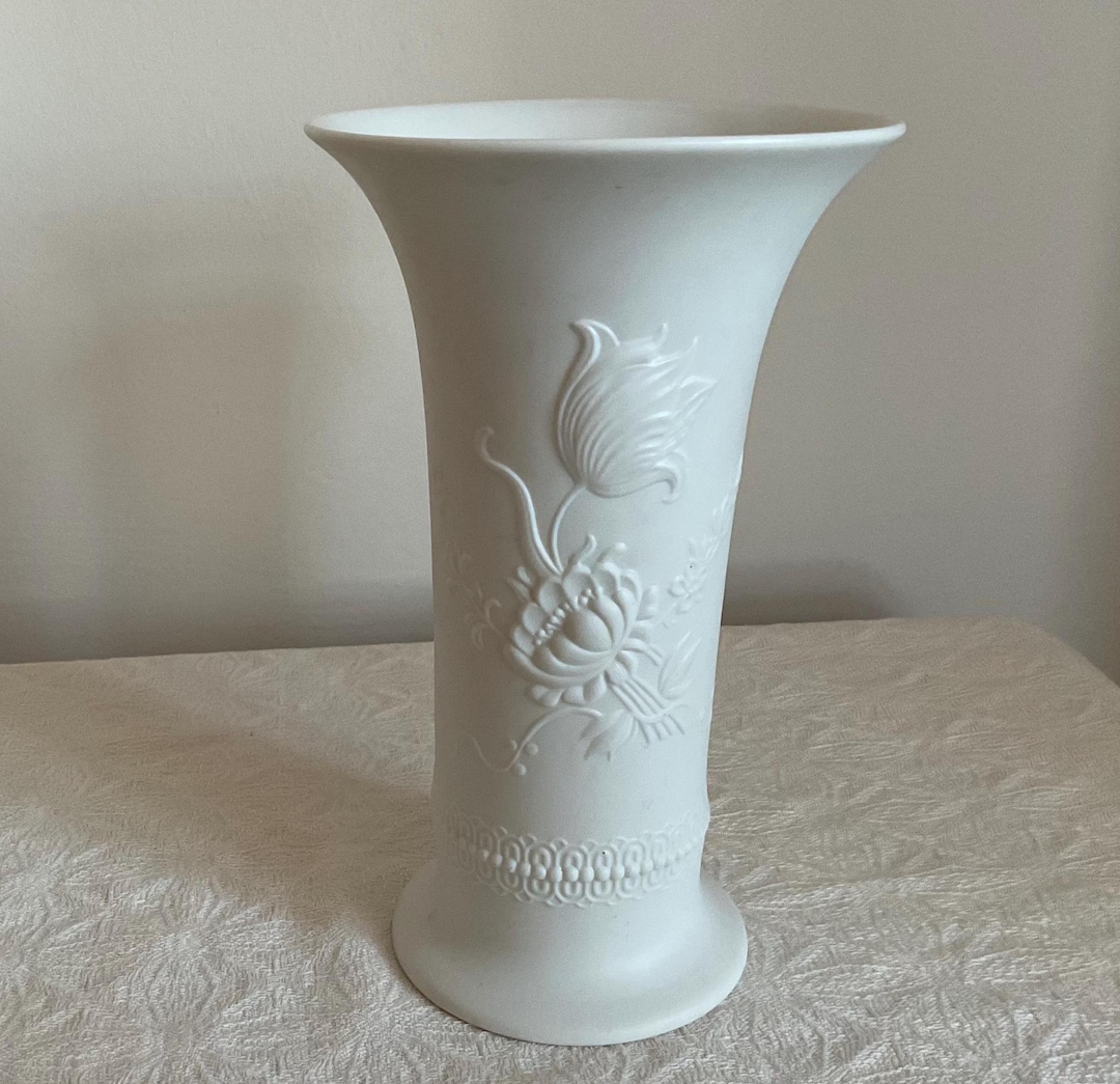 AK Kaiser Biscuit Porcelain, 20 Cm Vase, White, With Tulips, Approx. 20 ...