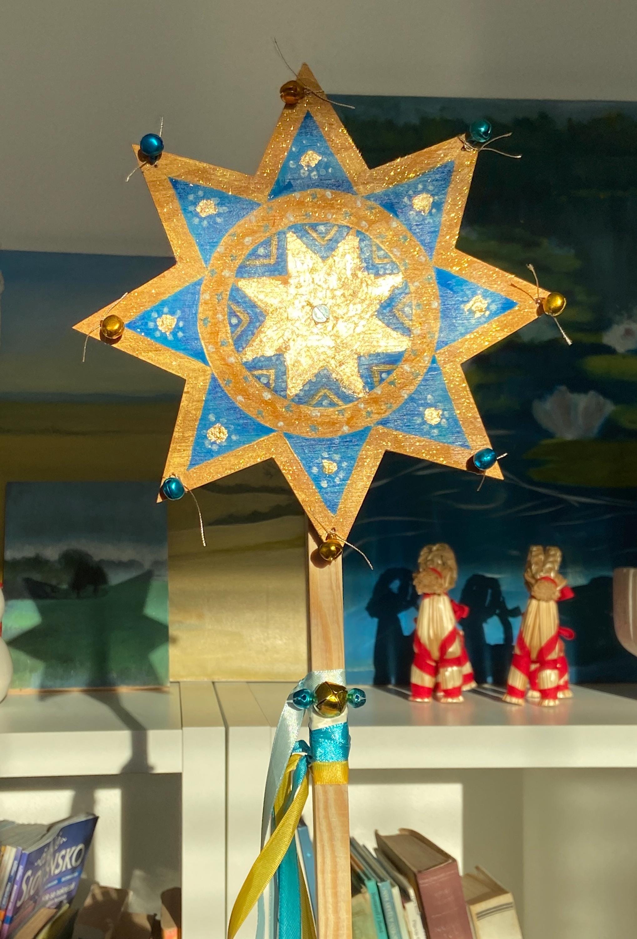 Christmas Star. Ukrainian Traditional Christmas Star. Spinning Star on ...
