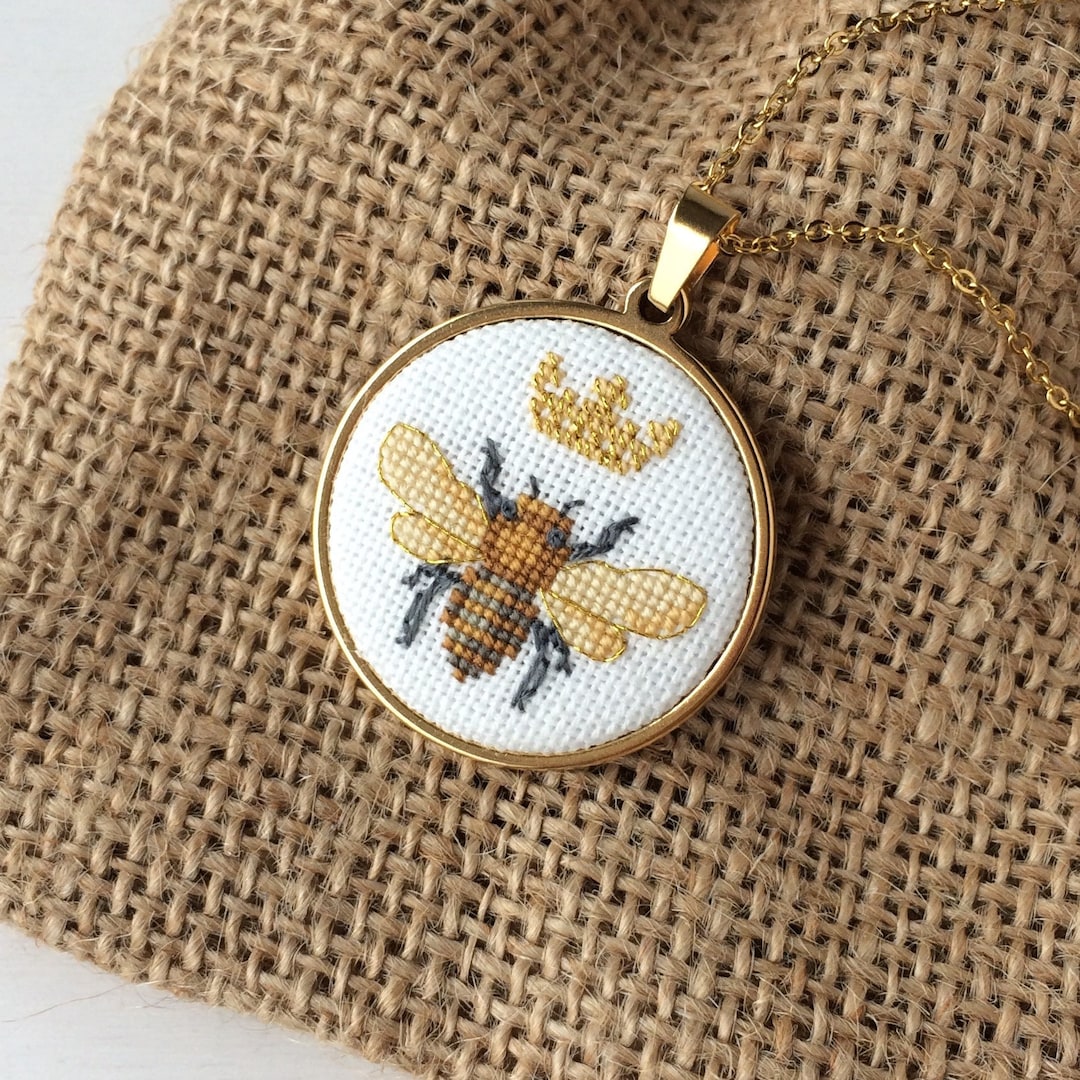 Queen Bee Necklace Pendant Birthday Gifts for Her Best Friend Summer ...