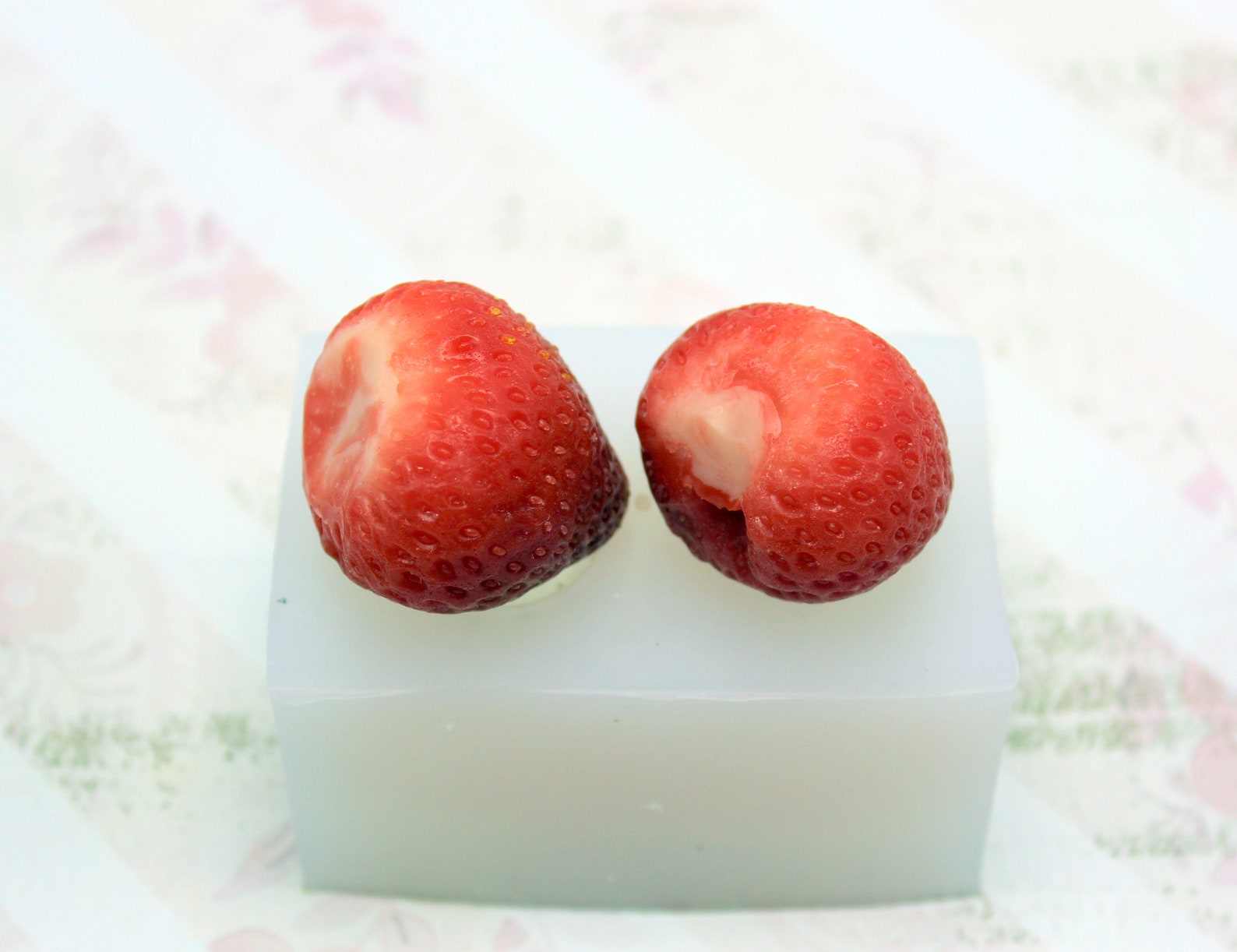 3d Strawberry Silicone Mold. Berry Embeds Mold for Soap. Epoxy - Etsy