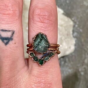 14k Gold Raw Emerald Rings| Alternative Engagement Ring| Boho Engagement Ring| Birthstone Ring ...