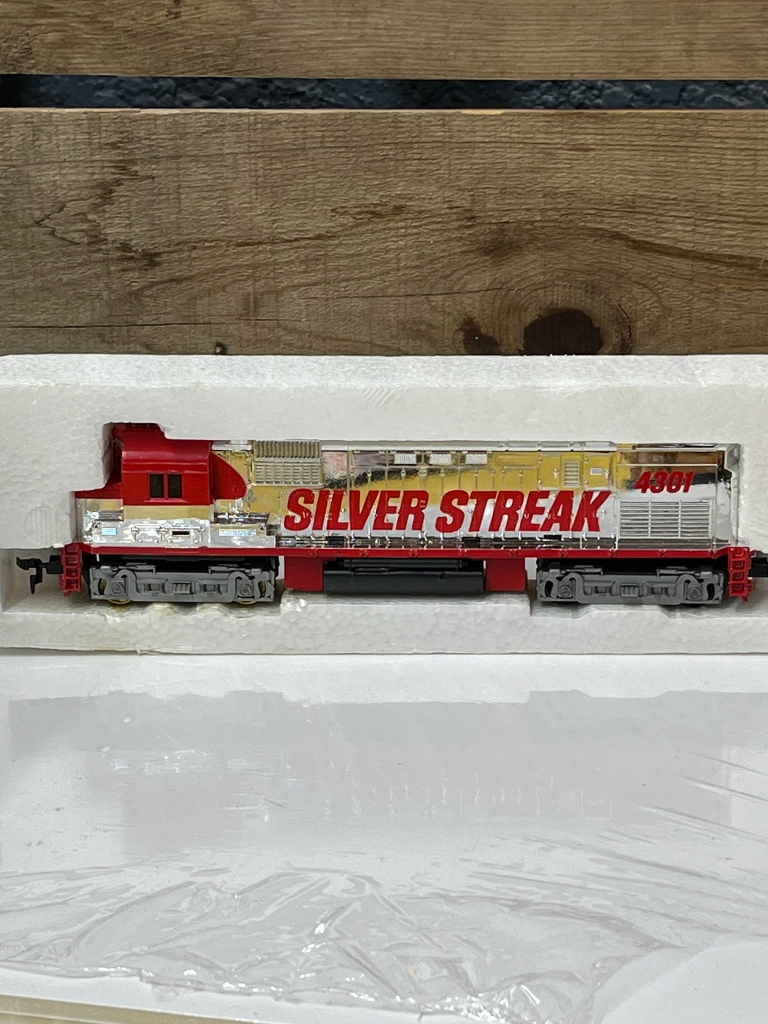 TYCO HO Scale Silver Streak 4301 Locomotive Model Train Made in Hong ...