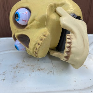 Halloween, Skull Skeleton Bulging Eyes Illuminated Blinking Eyes ...