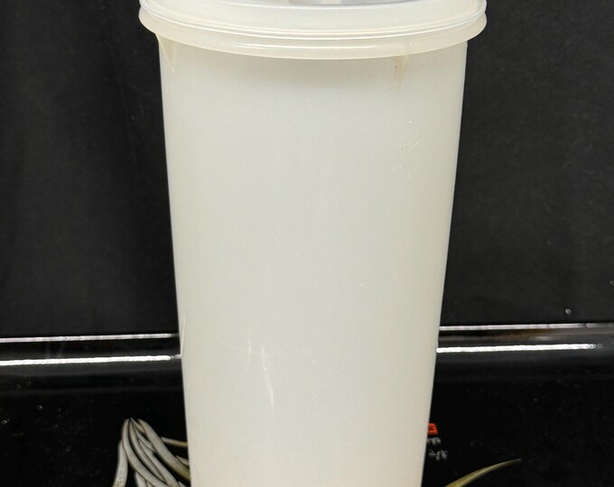 Tupperware Handolier 48 Ounce Pitcher With Flip Top Pouring Spout ...