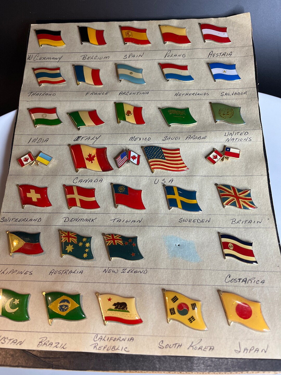 World Flags Enamel Lacquer Pin Vintage Collector Pin Flag **** Choice ...