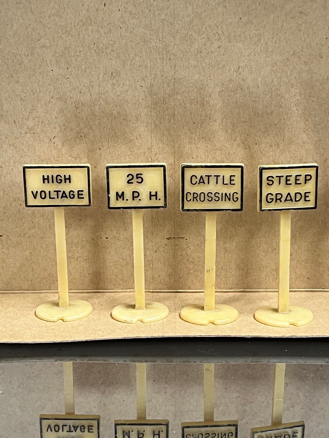 Toy, Lionel Trains Yard Set, Vintage 4 Signs Railroad Vintage Signage ...