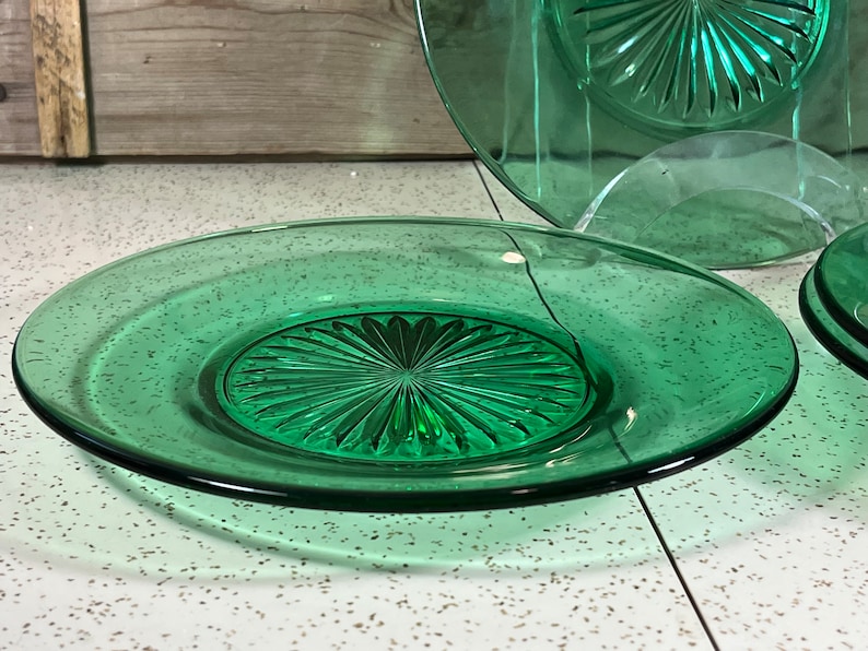 Vintage Emerald Green Glass Plates: Starburst Pressed Glass Set of 4 - Etsy