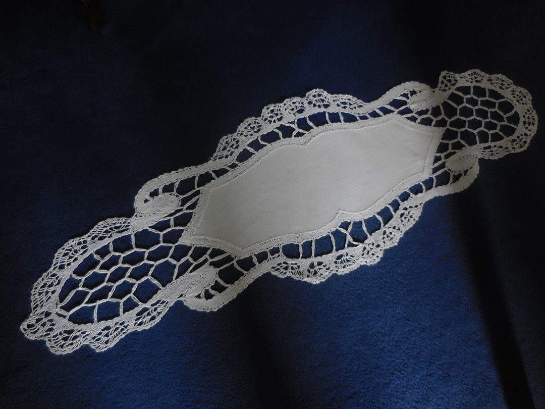 Table Runner Oval Linen With Elaborate Bobbin Lace 78 Cm X 27 Cm Cm ...