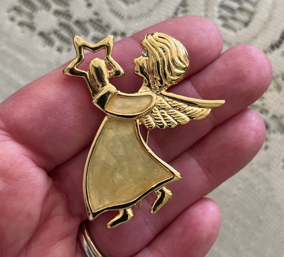 Vintage Macy's Holiday Lane enamel angel with star br… - Gem