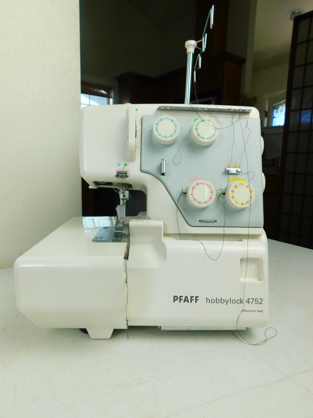 Pfaff Serger Hobbylock 4752 Differential Feed Sewing Machine - No Pedal ...