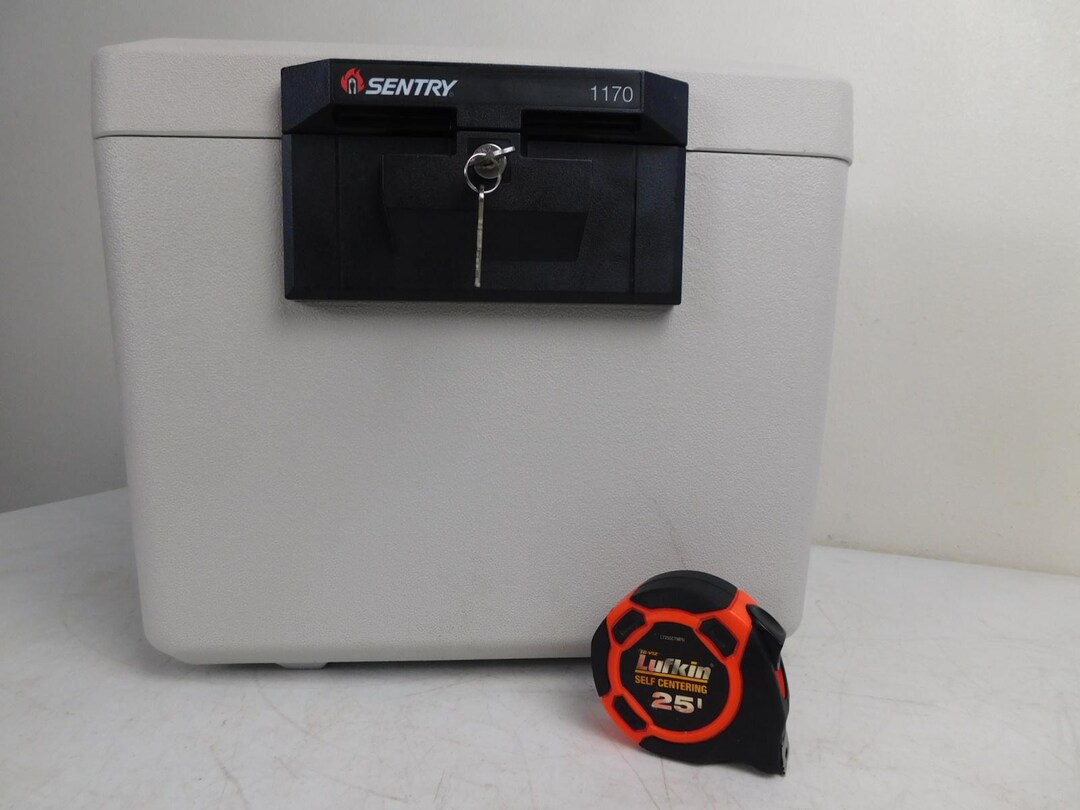 Sentry 1170 Fire Safe Security Safety Box Chest Lockbox 2 Keys Lightly ...