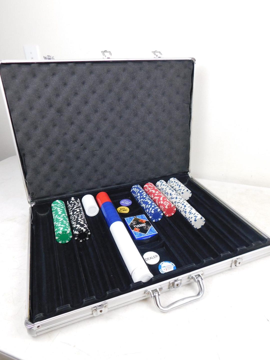 VTG Aluminum Poker Chips Hard Case Holds 1000 Chips 22x15x3 Aluminum ...