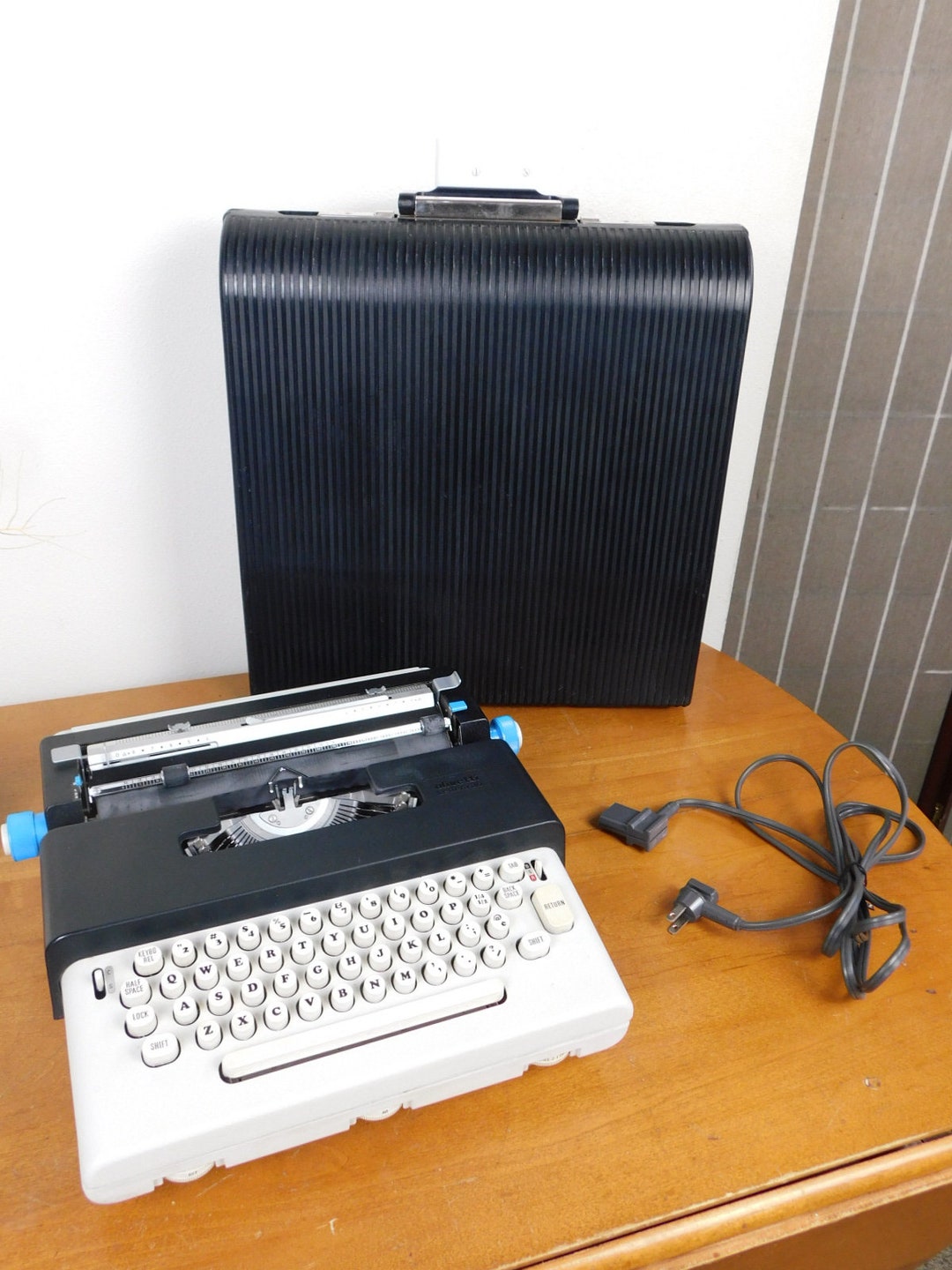Vintage Retro 1960s Olivetti Lettera 36 Electric Typewriter Spain W ...